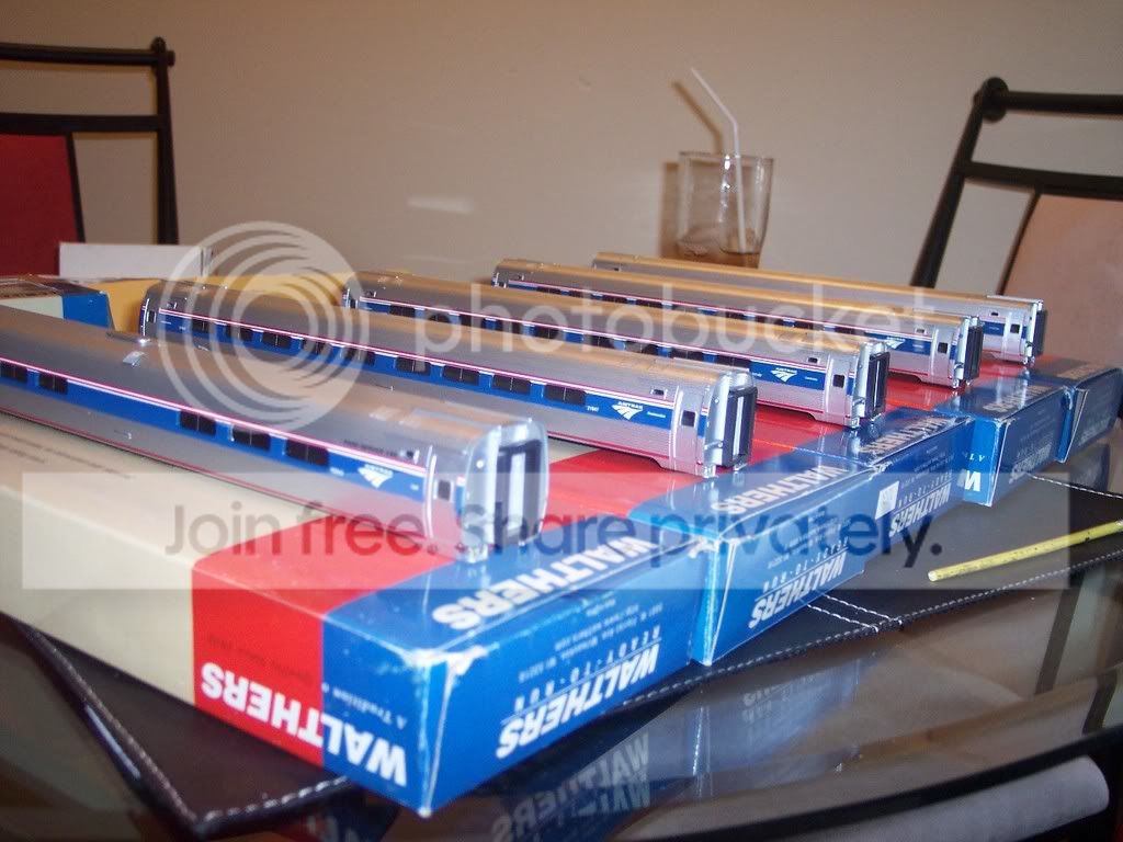 Amtrak phase V paint colors - RAILROAD.NET